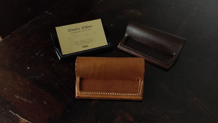 Luxusní kožený stojánek na vizitky "EDGE" :: Clavis Office - ruční ...